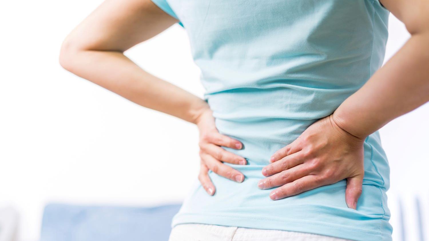 Huono ryhti voi pahentaa kuukautiskipuja ja vatsavaivoja – tee helppo harjoitus, joka pitää ...