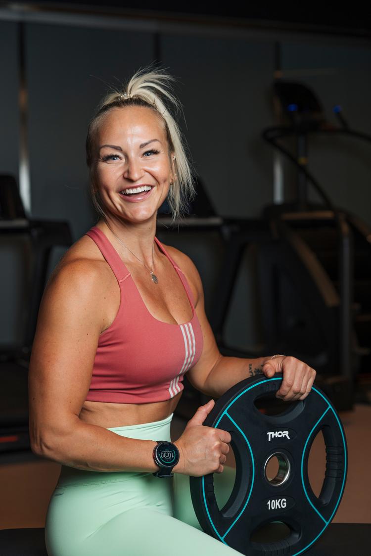 5 liikkeen helppo treeniohjelma kuntosalille – Kipa Tiivola näyttää, miten teet liikkeet oikein ...