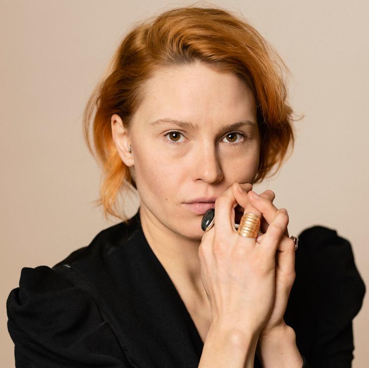 Seidi Haarla: ”Vieraalla kielellä sanat eivät yhdisty tunteisiin” | Eeva