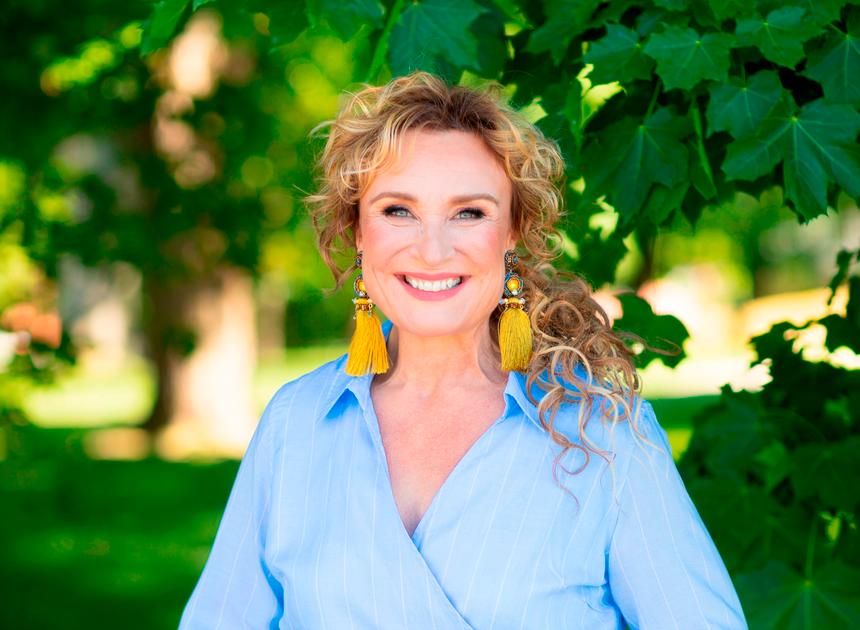 Hanna Sumari: "Olen pohtinut rakastiko äiti minua" | Eeva