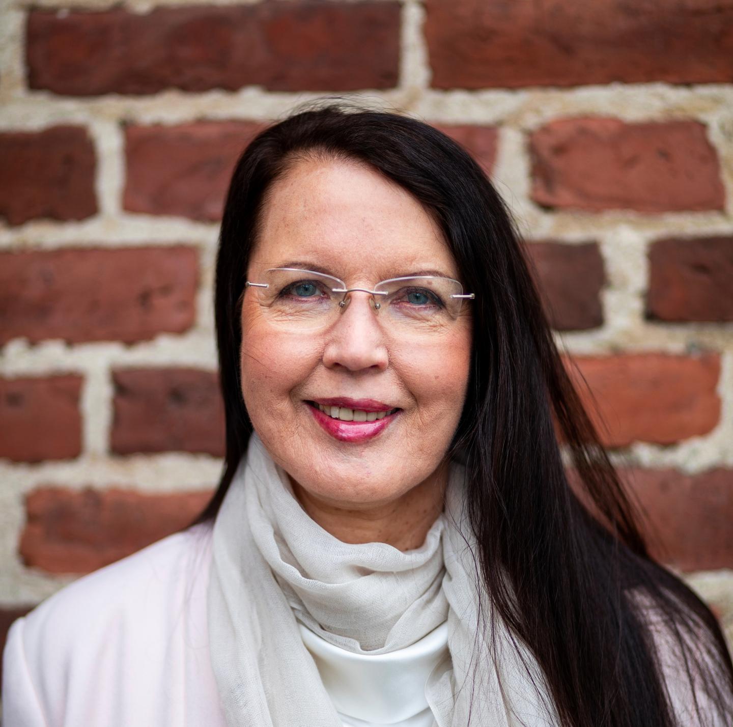 Plastiikkakirurgi Helena Puonti: "Itken usein potilaan kanssa ...