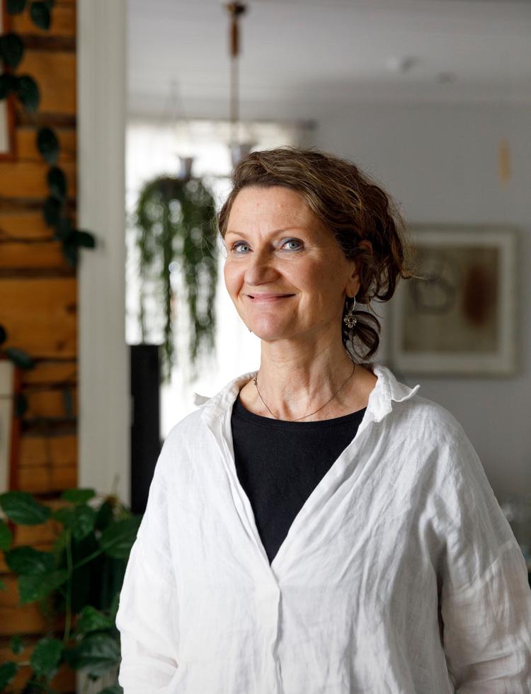 Sirkku Peltola: ”Myötätunnon kautta voi uida ihmisen sieluun” | Eeva