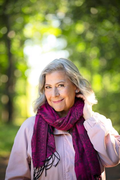 Hilkka Ahde: ”En harmittele ikääni: sisälläni asuu nuori tyttö” | Voi hyvin